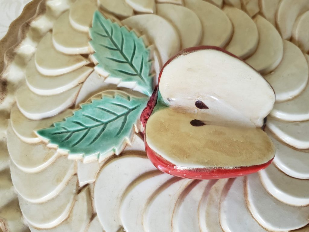 Ceramic Apple Pie Keeper Covered Serving Dish – Aunt Gladys' Attic