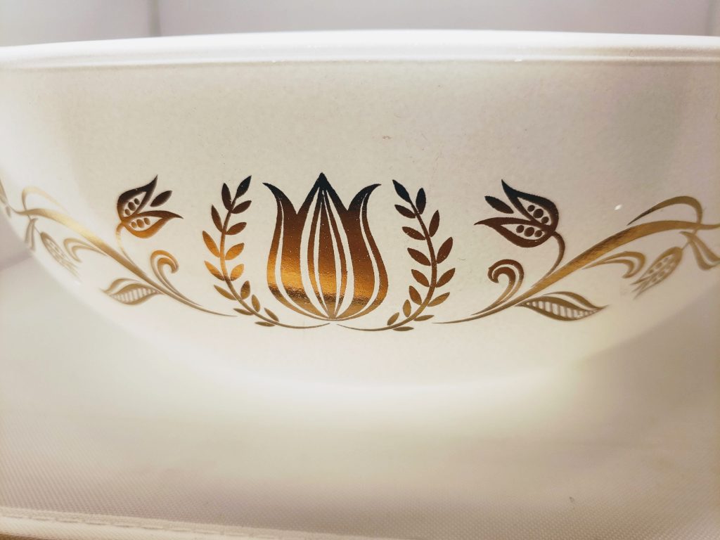Vintage Golden Tulip Pyrex 024 – Aunt Gladys' Attic