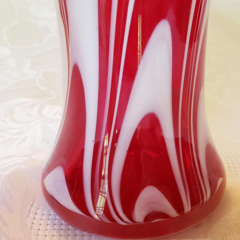 Swirl Red White Art Glass Vase – SOLD – Aunt Gladys' Attic