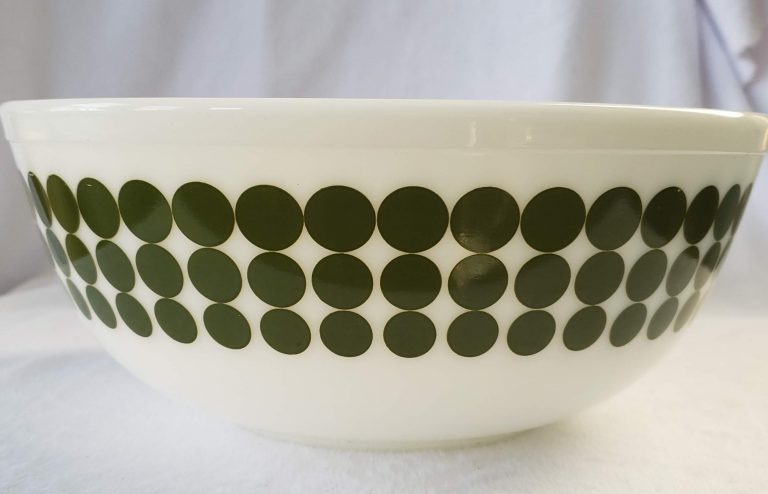 Vintage Pyrex Green New Dots 404 Mixing Bowl – Aunt Gladys' Attic