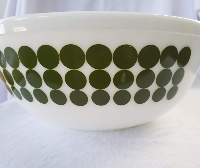 Vintage Pyrex Green New Dots 404 Mixing Bowl – Aunt Gladys' Attic