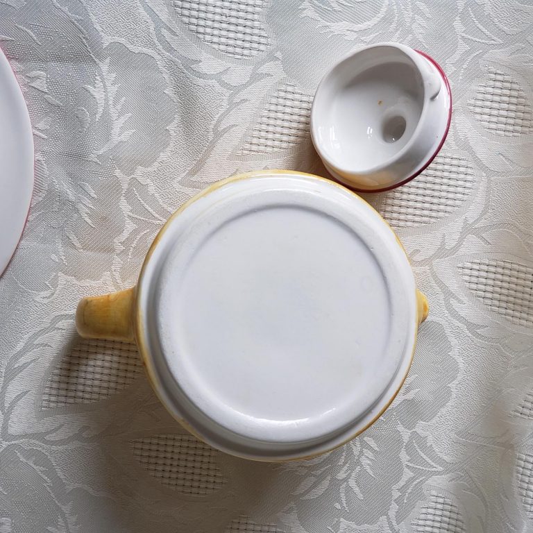 Bumble Bee Tea for One Set – SOLD – Aunt Gladys' Attic