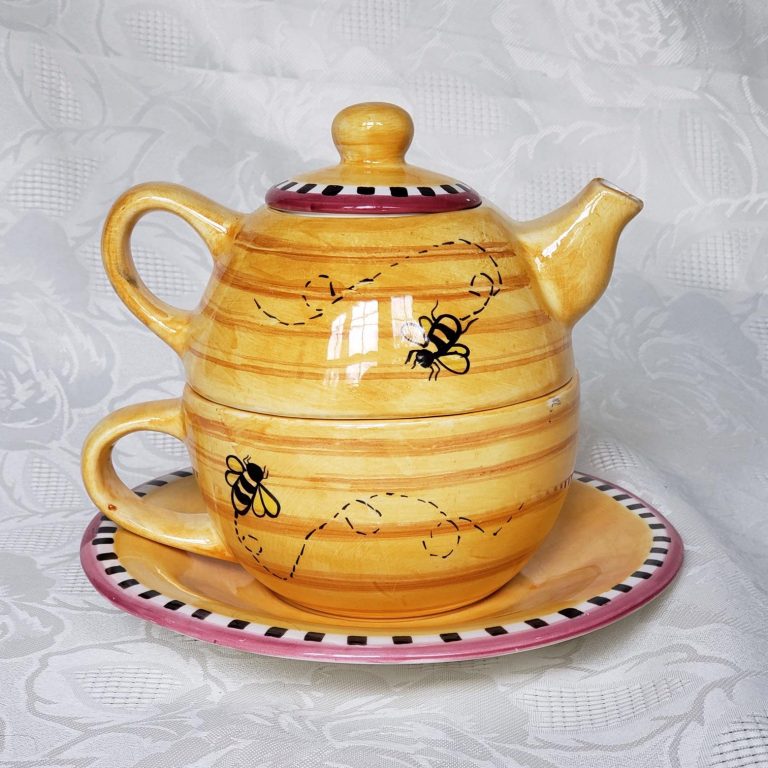 Bumble Bee Tea for One Set – SOLD – Aunt Gladys' Attic